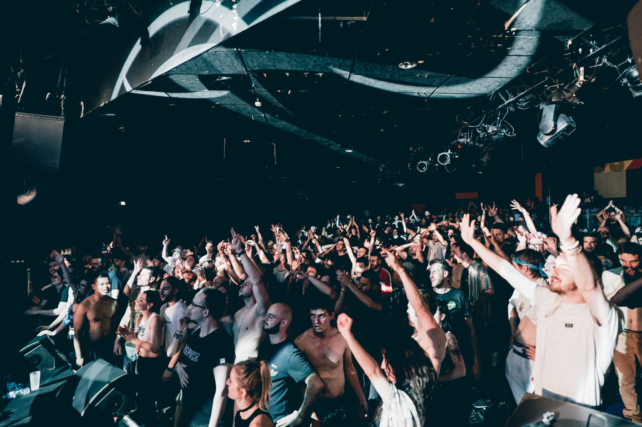 ダブステップ(Dubstep)とは？おすすめアーティストと名曲／人気曲を紹介！ダブステップダンスも！